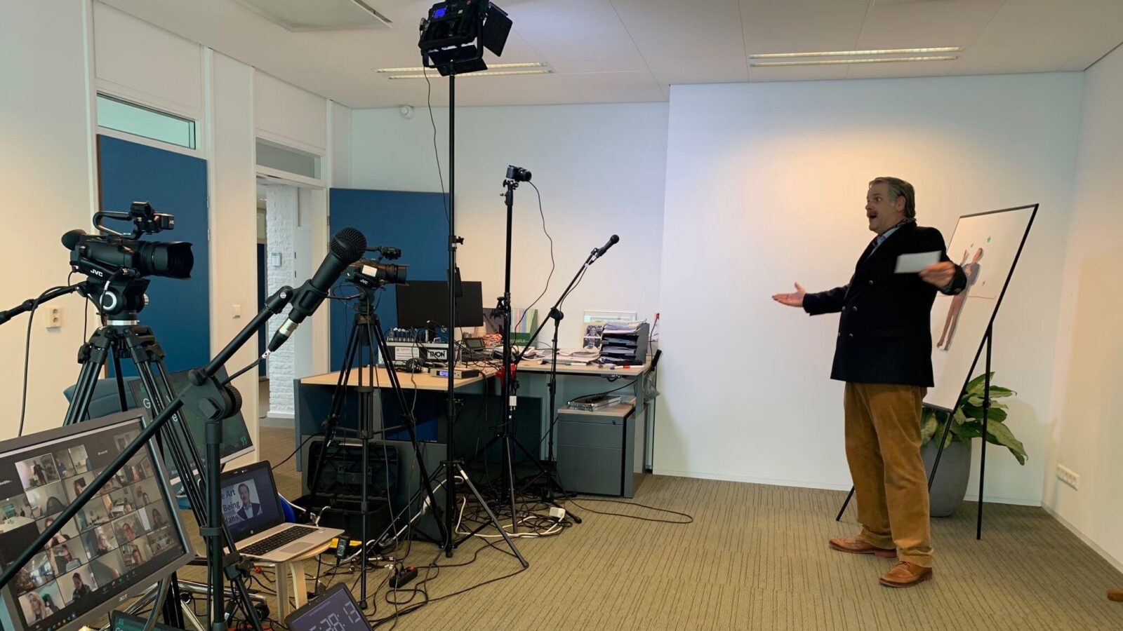 Patrick Stoof overtuigt (als ex-miljonair) met humor én kennis