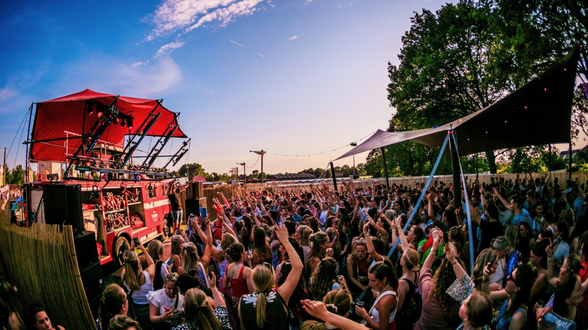 Festitruck is het all-in podium op wielen voor jouw festival of evenement